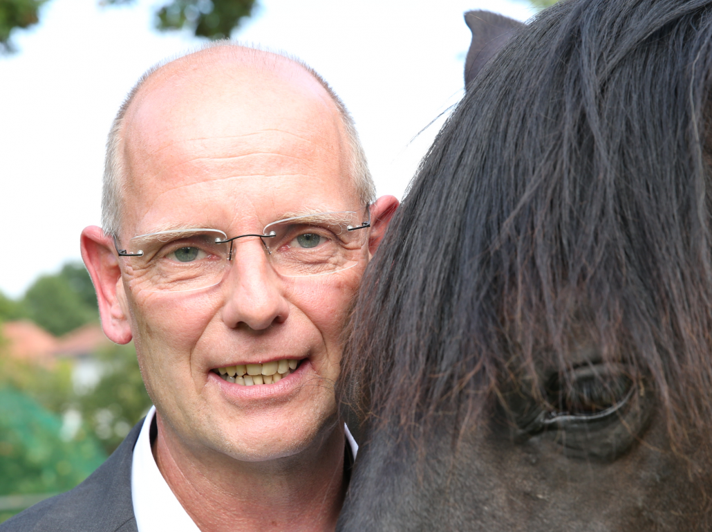 Der Dezember-Podcast bei dressursport.kim mit Klaus Roeser - Website ...