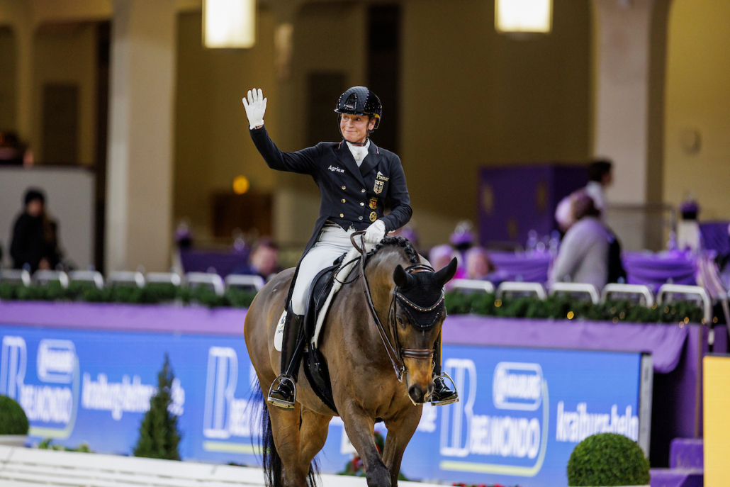 Quantaz vor Denoix in Frankfurt - Website Dressursport Kim